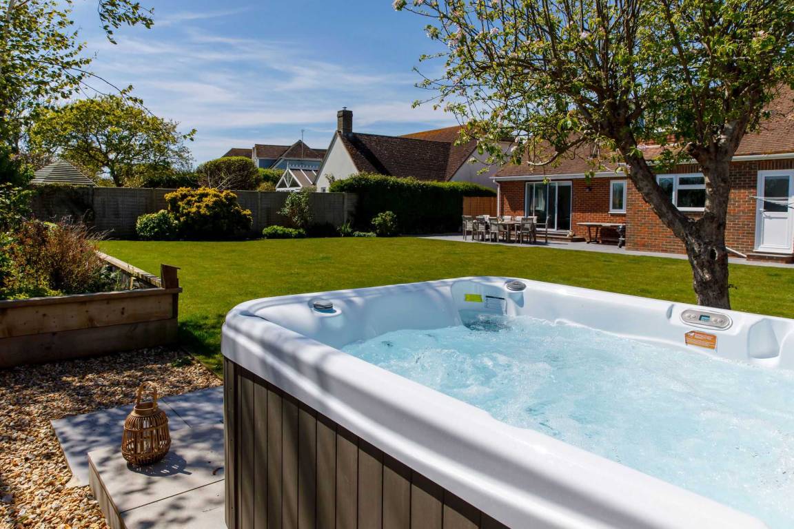 232 M² House ∙ 4 Bedrooms ∙ 8 Guests - Hayling Island