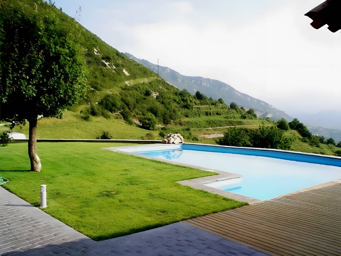 300 M² House ∙ 4 Bedrooms ∙ 8 Guests - Avià