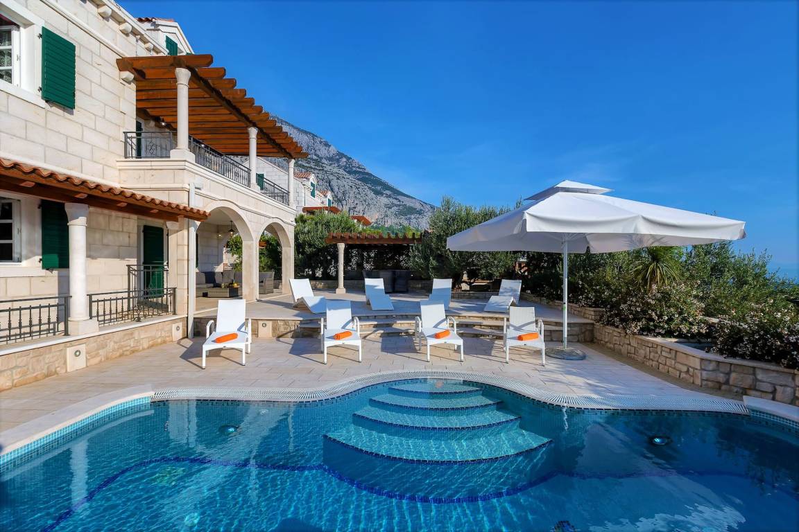 340 M² Villa ∙ 4 Schlafzimmer ∙ 10 Gäste - Promajna