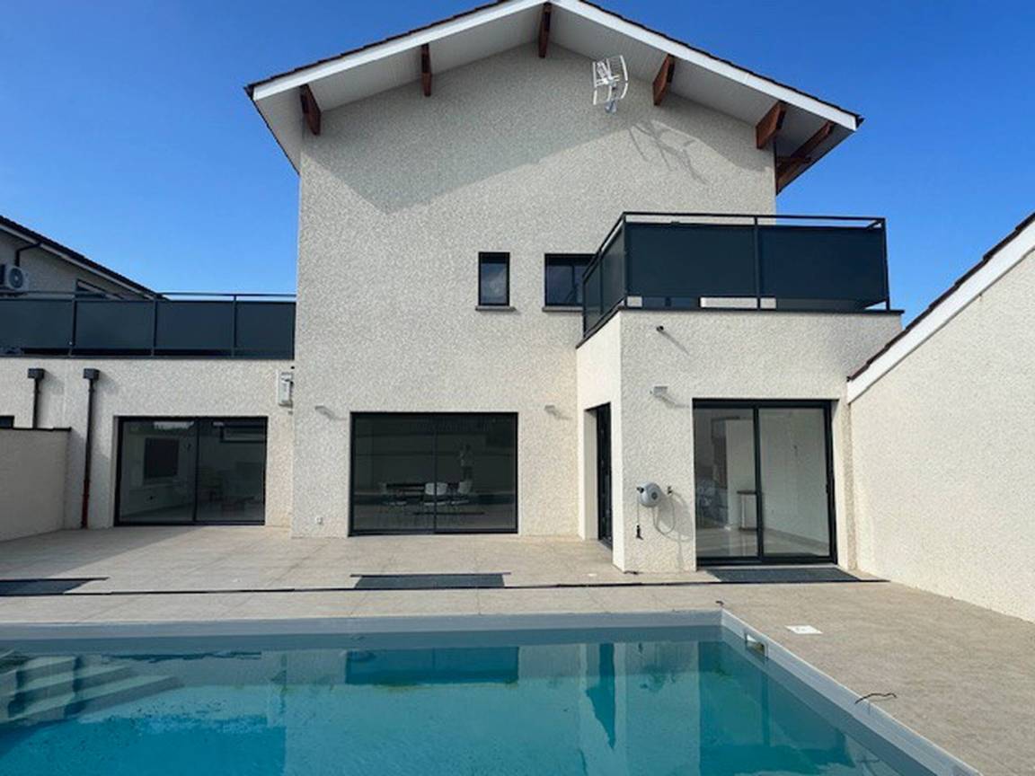 120 M² Appartement ∙ 8 Chambres ∙ 15 Personnes - Meyzieu