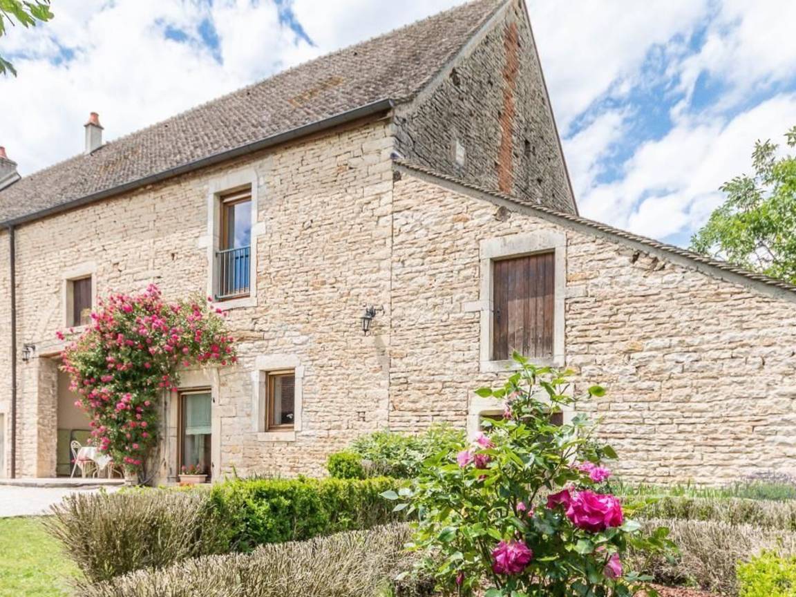150 M² Cottage ∙ 4 Bedrooms ∙ 7 Guests - Beaune