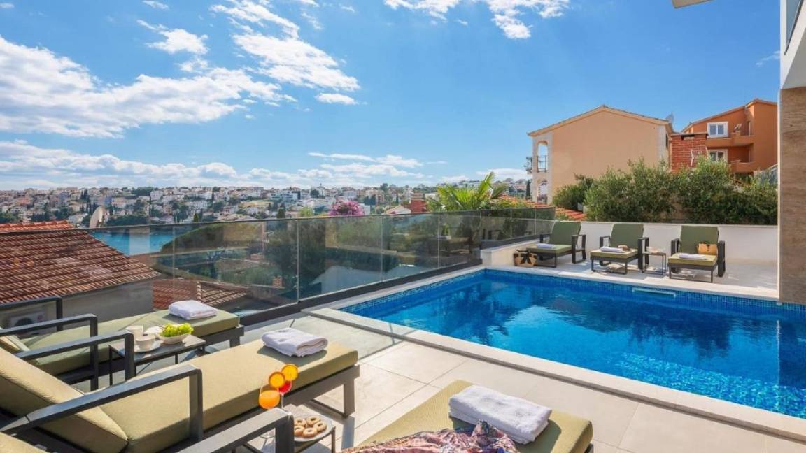 312 M² Apartment ∙ 4 Bedrooms ∙ 8 Guests - Trogir