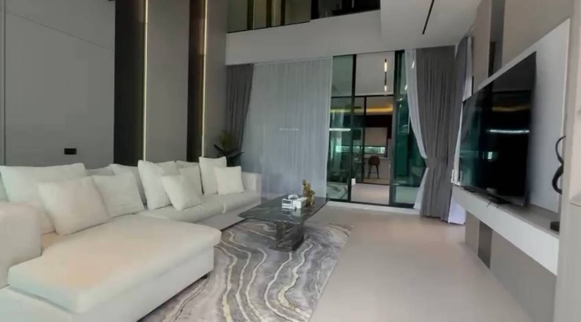 200 M² Villa ∙ 5 Chambres ∙ 10 Personnes - Pattaya