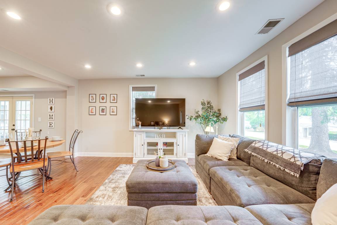 158 M² House ∙ 3 Bedrooms ∙ 6 Guests - West Chicago, IL