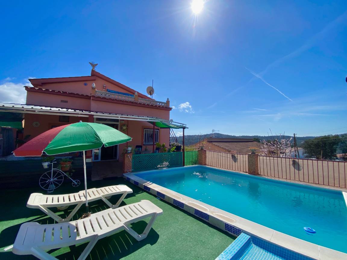 100 M² Villa ∙ 3 Chambres ∙ 8 Personnes - Caldes de Malavella