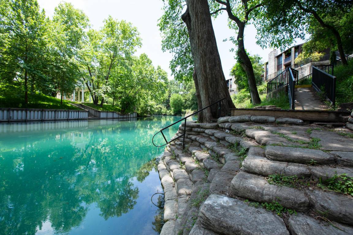 126 M² Apartment ∙ 3 Bedrooms ∙ 10 Guests - New Braunfels, TX