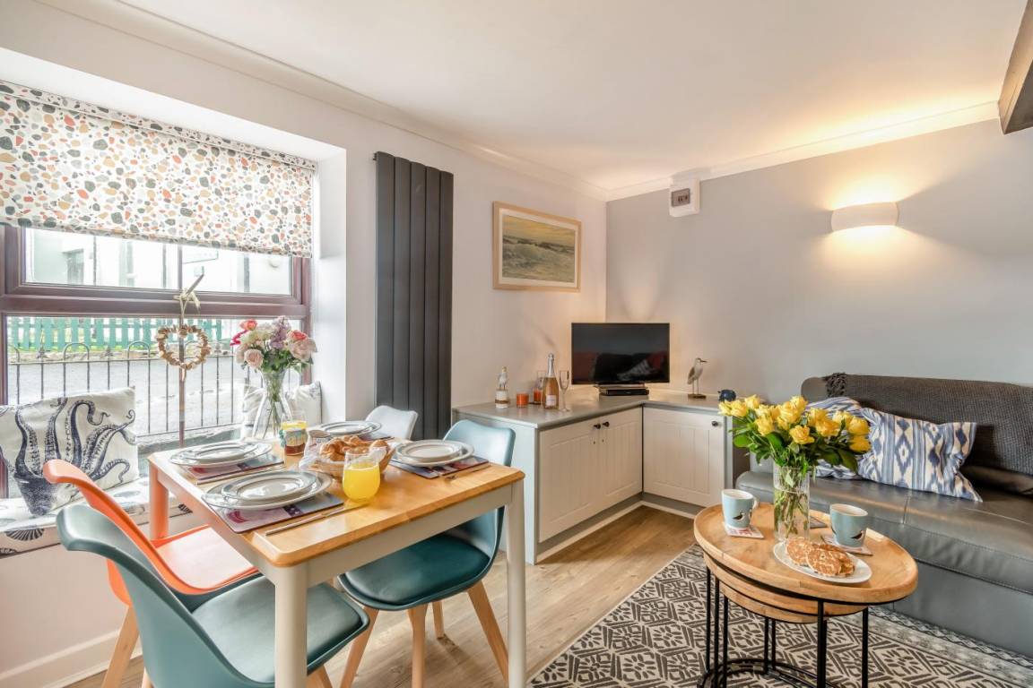 Apartment ∙ 2 Bedrooms ∙ 4 Guests - Milford Haven