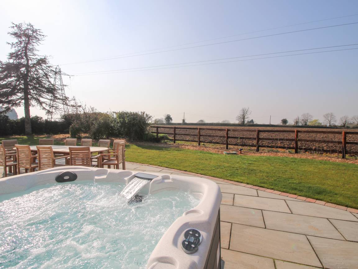 Cottage ∙ 6 Bedrooms ∙ 12 Guests - Worcester, UK