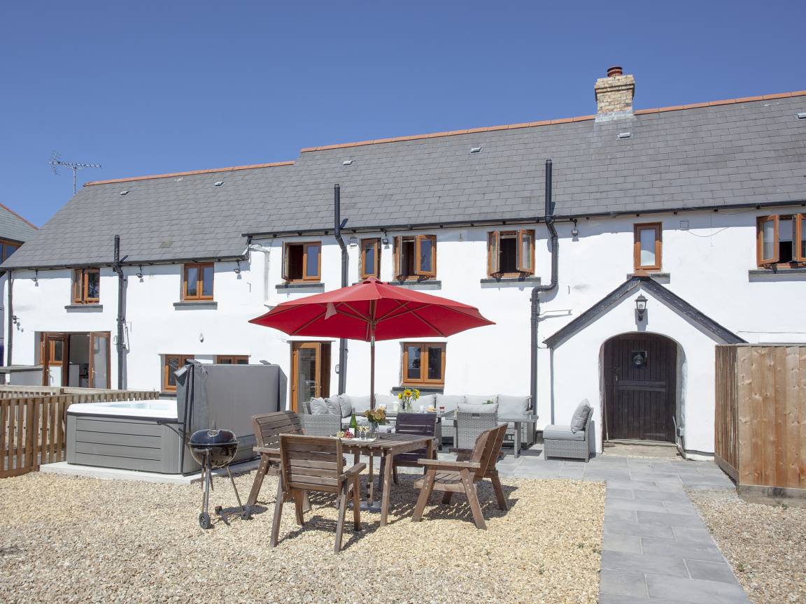 Cottage ∙ 4 Bedrooms ∙ 12 Guests - Holsworthy
