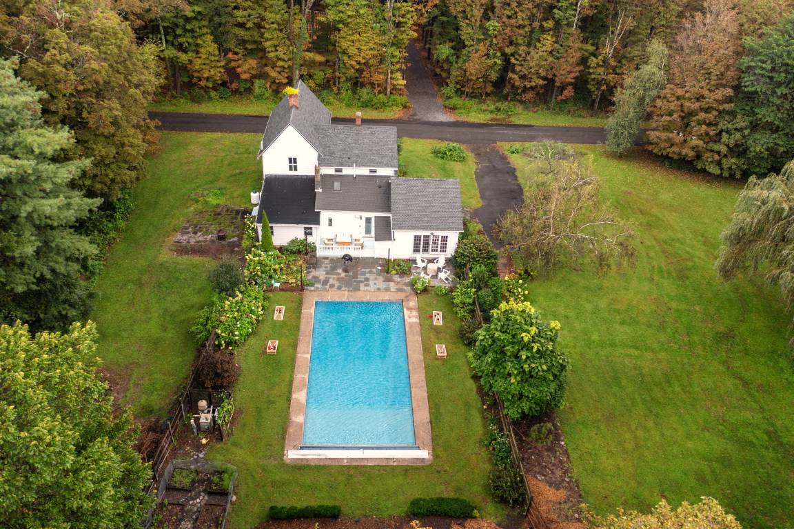 292 M² House ∙ 6 Bedrooms ∙ 10 Guests - Saugerties, NY