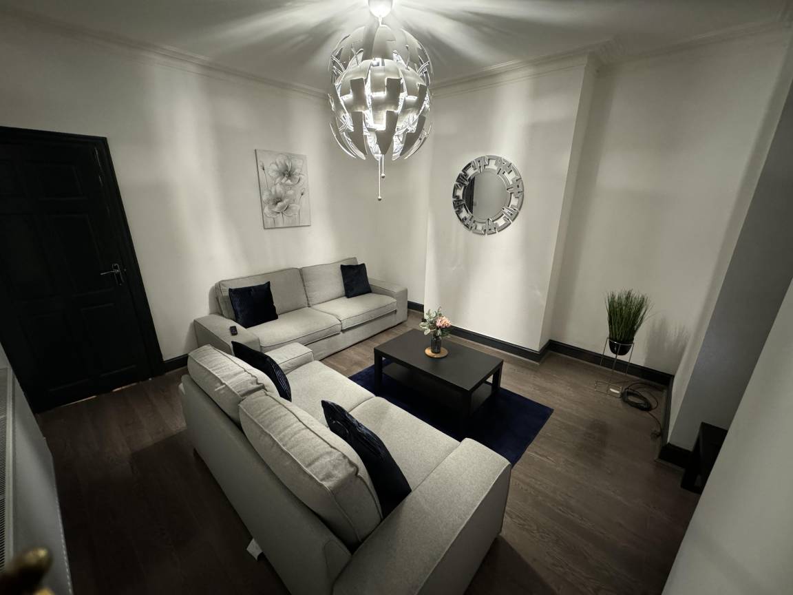 90 M² House ∙ 4 Bedrooms ∙ 10 Guests - Colton - Leeds