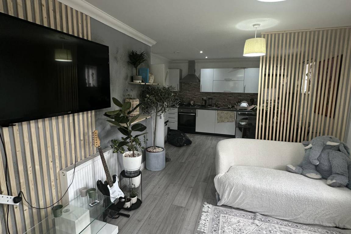 65 M² Apartment ∙ 2 Bedrooms ∙ 4 Guests - Romford