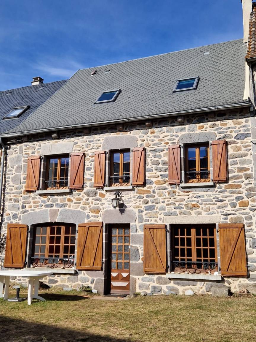 150 M² Casa Rural ∙ 5 Habitaciones ∙ 11 Huéspedes - Cantal