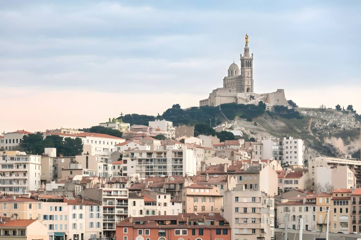 85 M² Appartement ∙ 4 Chambres ∙ 8 Personnes - Marseille