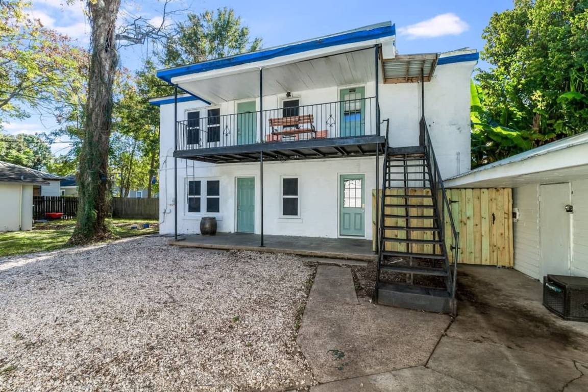 Apartment ∙ 3 Bedrooms ∙ 6 Guests - Lafayette, LA