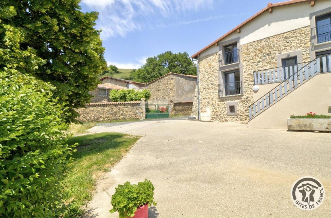 172 M² Gîte ∙ 6 Chambres ∙ 13 Personnes - Rhône