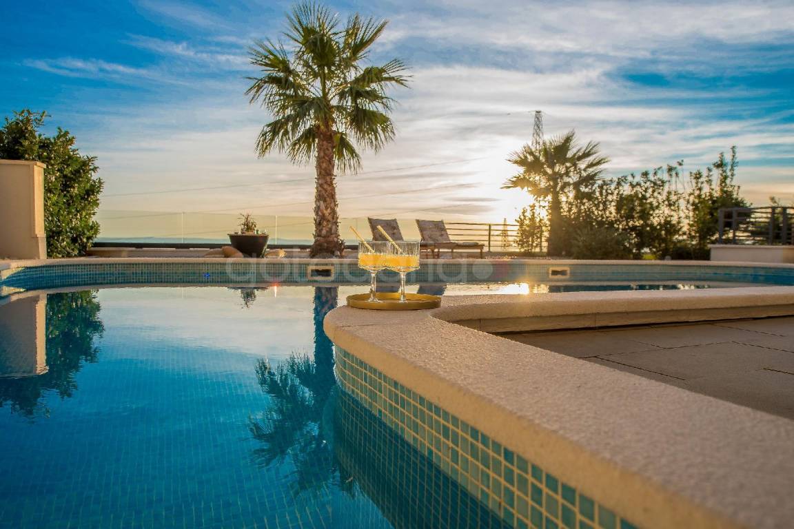 200 M² Ferienhaus ∙ 5 Schlafzimmer ∙ 10 Gäste - Baška Voda