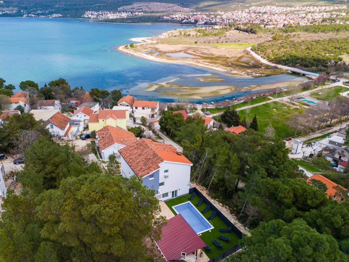Casa ∙ 7 Habitaciones ∙ 14 Huéspedes - Croacia