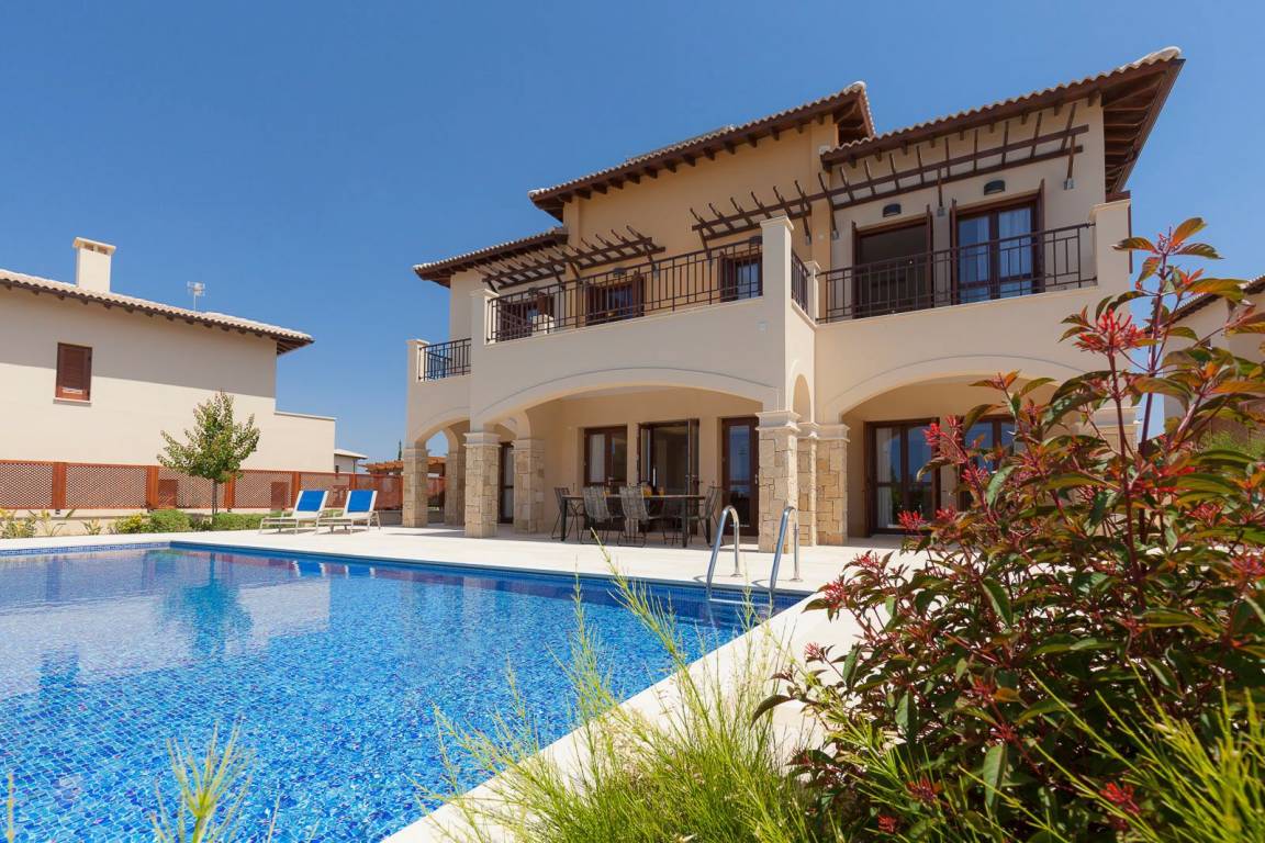 Resort ∙ 5 Bedrooms ∙ 10 Guests - Cyprus