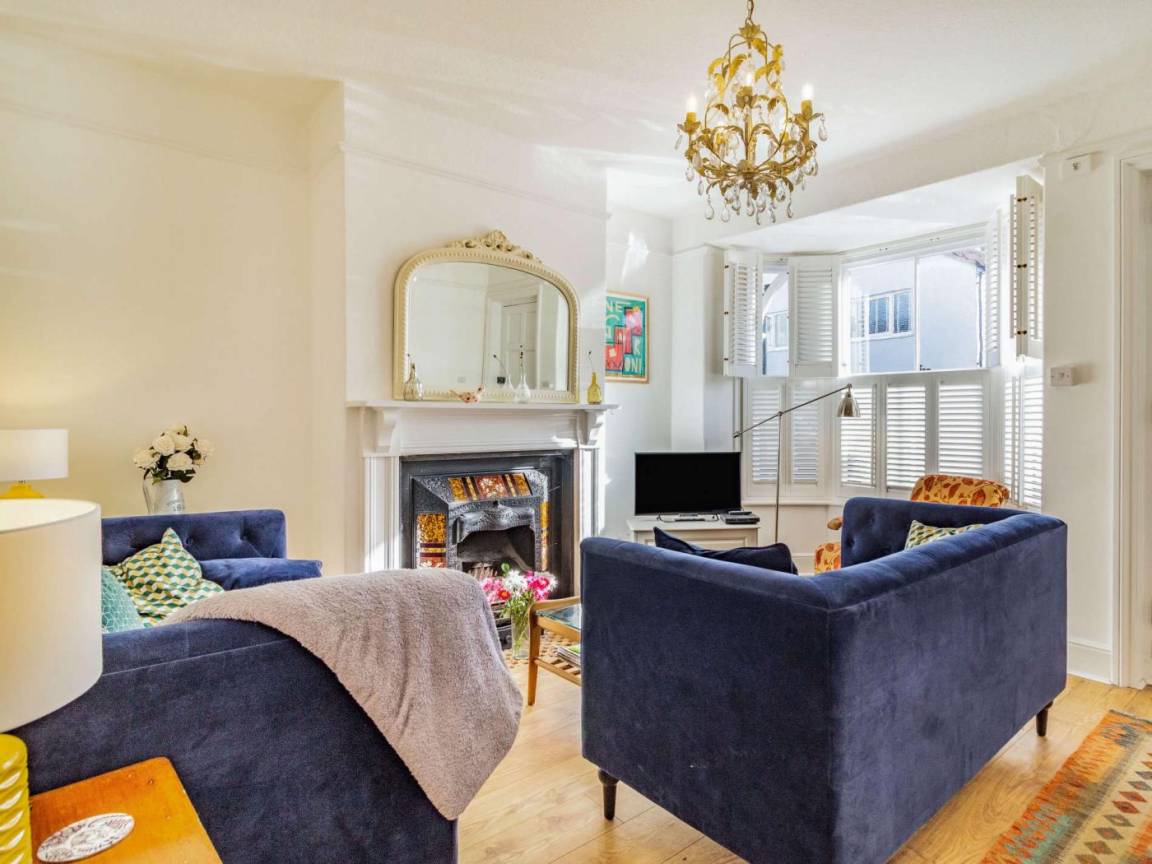 Cottage ∙ 4 Bedrooms ∙ 6 Guests - Holt