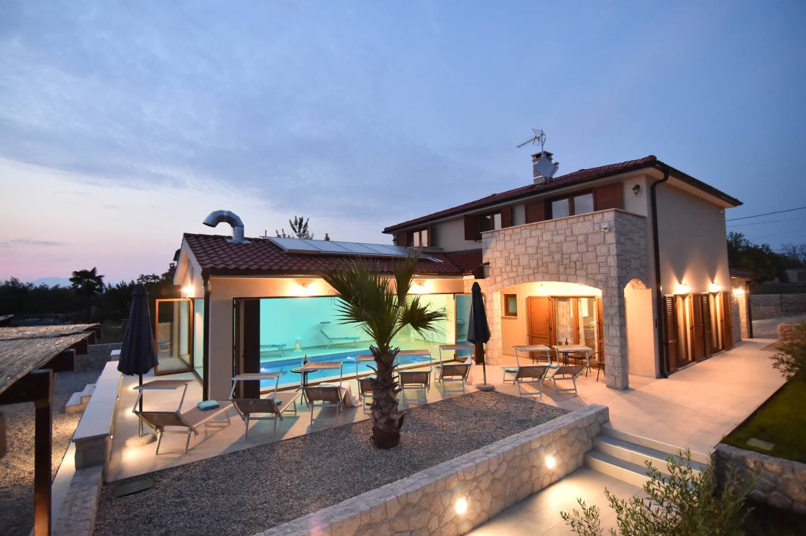 300 M² Villa ∙ 4 Habitaciones ∙ 8 Huéspedes - Cres