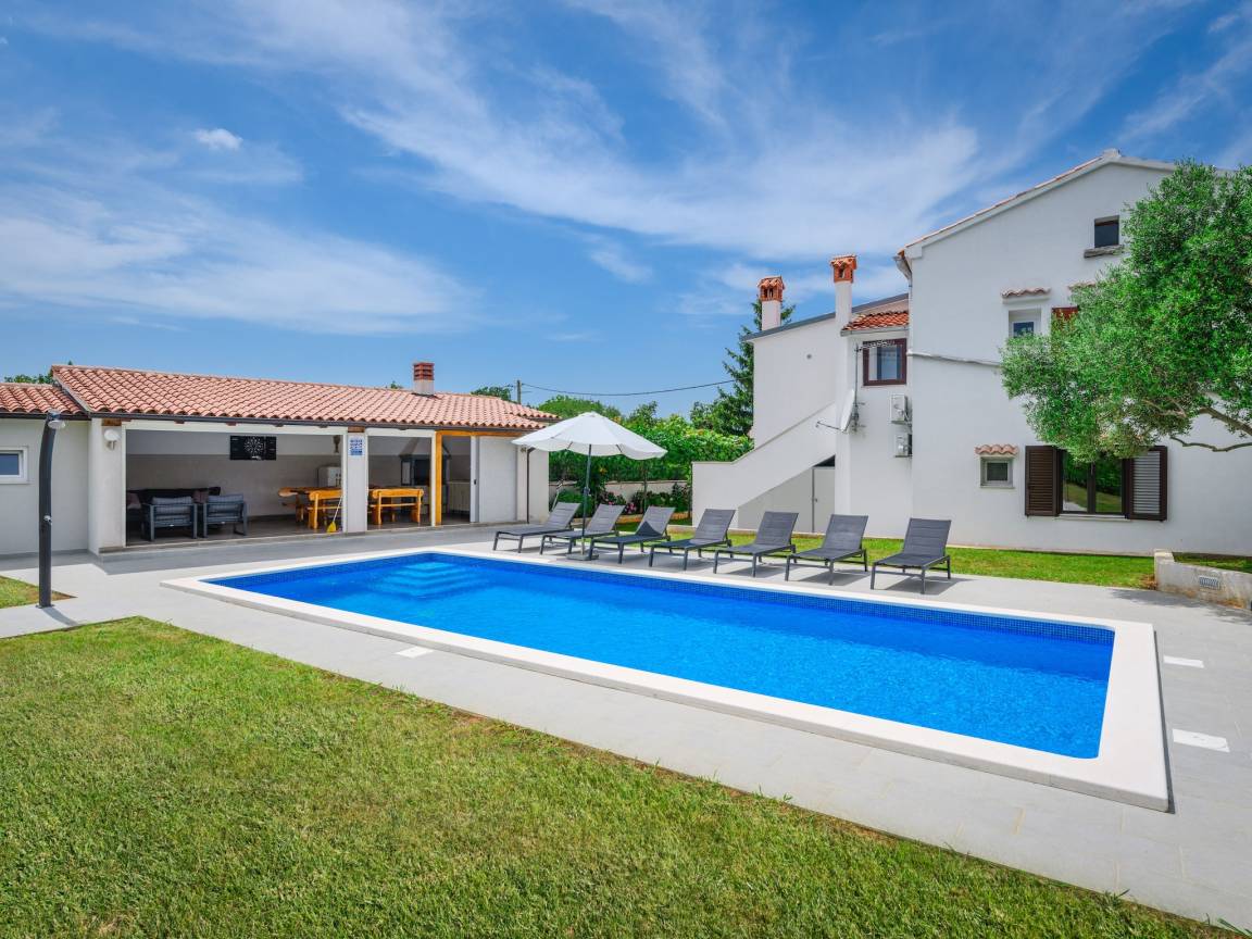 200 M² Cottage ∙ 4 Bedrooms ∙ 9 Guests - Croatia