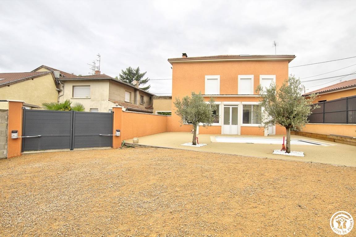 215 M² Gîte ∙ 7 Chambres ∙ 15 Personnes - Beaujolais