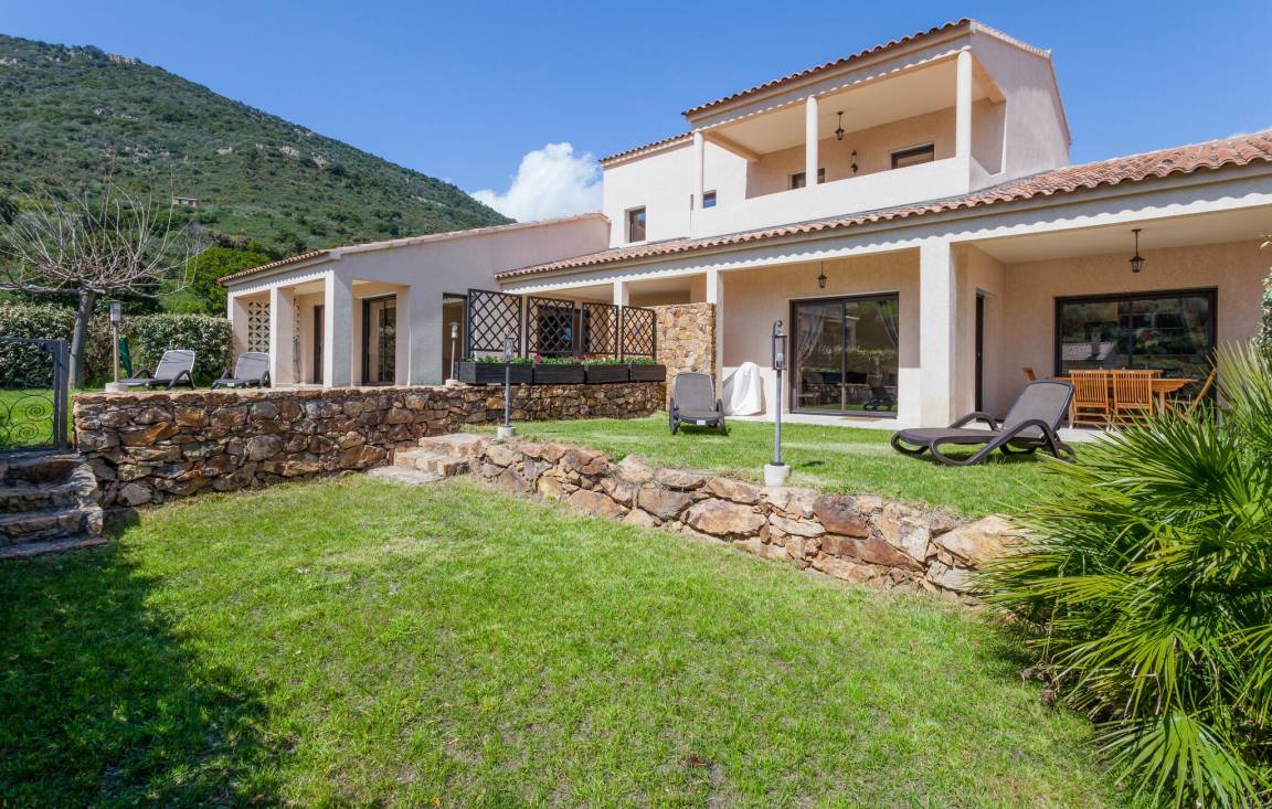 140 M² Duplex ∙ 4 Chambres ∙ 8 Personnes - Sagone