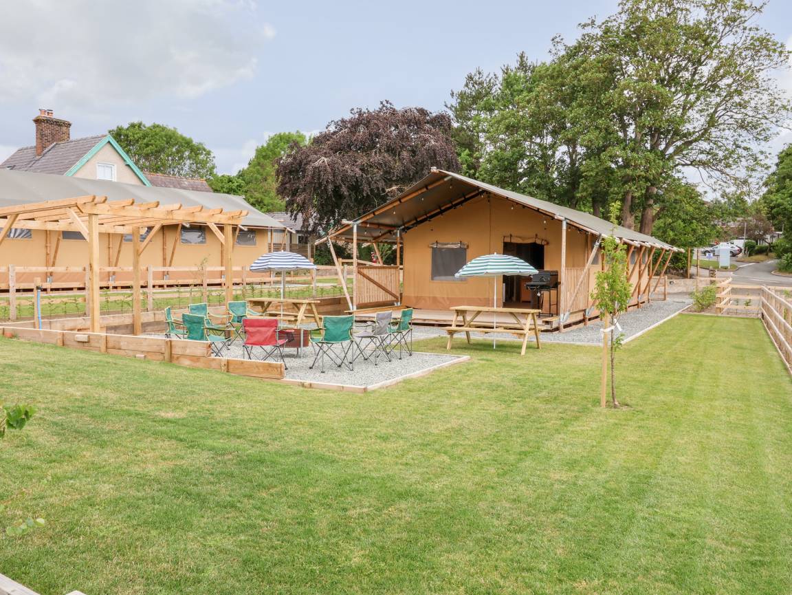 Cottage ∙ 3 Bedrooms ∙ 8 Guests - Rhos on Sea