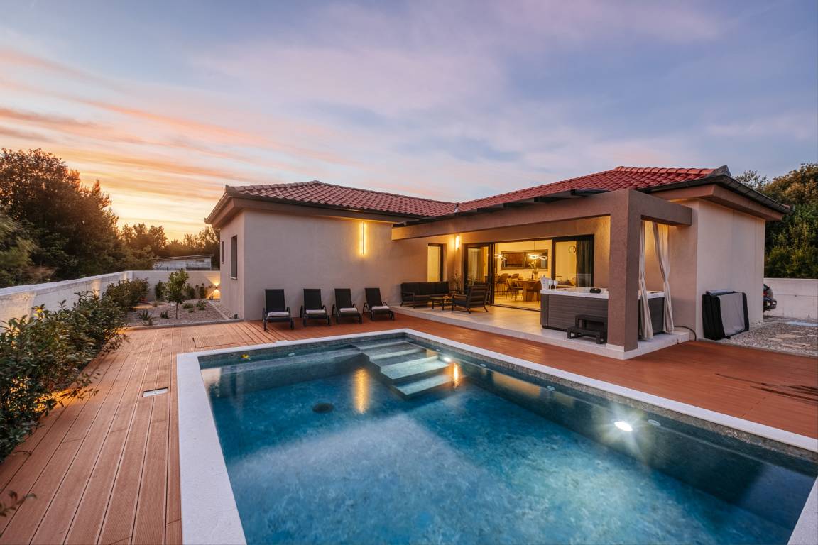 128 M² Villa ∙ 2 Schlafzimmer ∙ 5 Gäste - Nin
