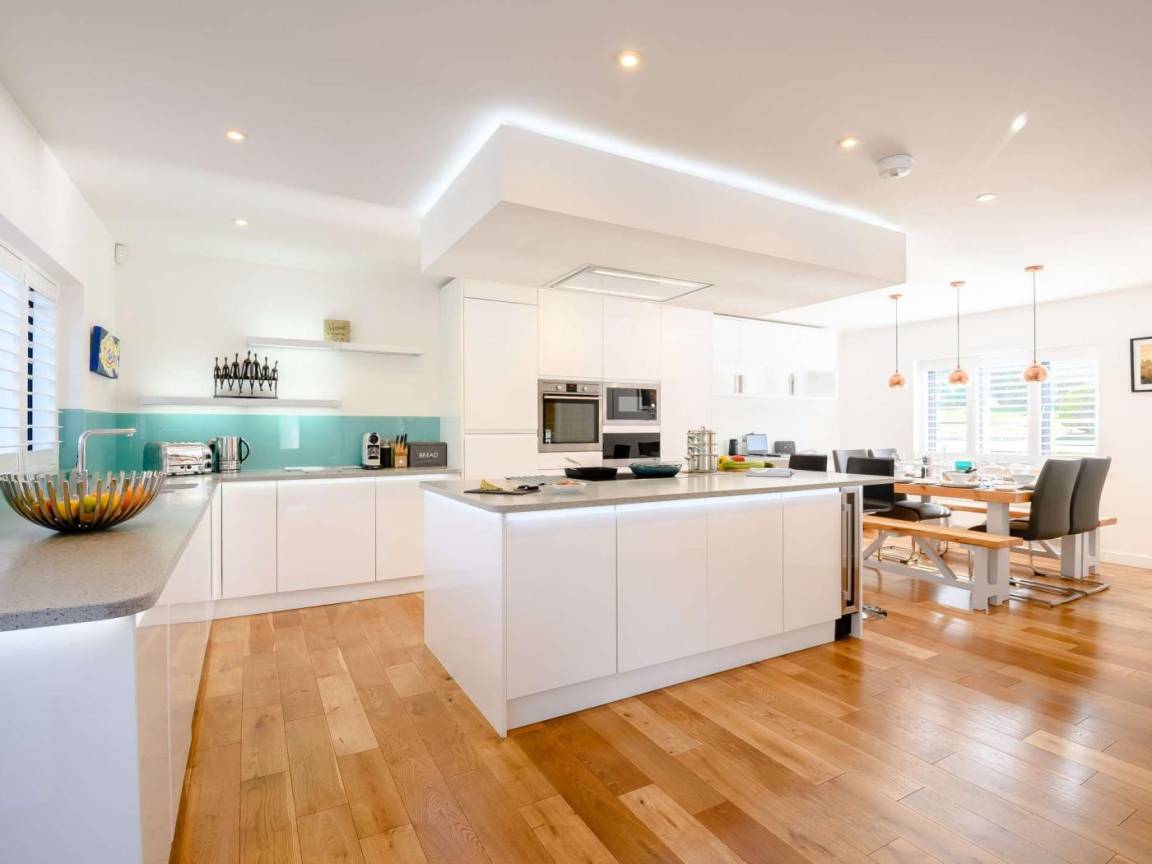 Cottage ∙ 4 Bedrooms ∙ 8 Guests - Barton on Sea