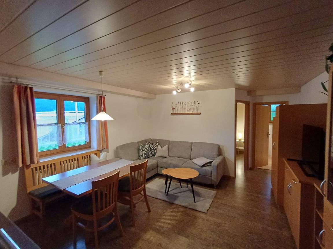 39 M² Ferienwohnung ∙ 1 Schlafzimmer ∙ 3 Gäste - Schattwald