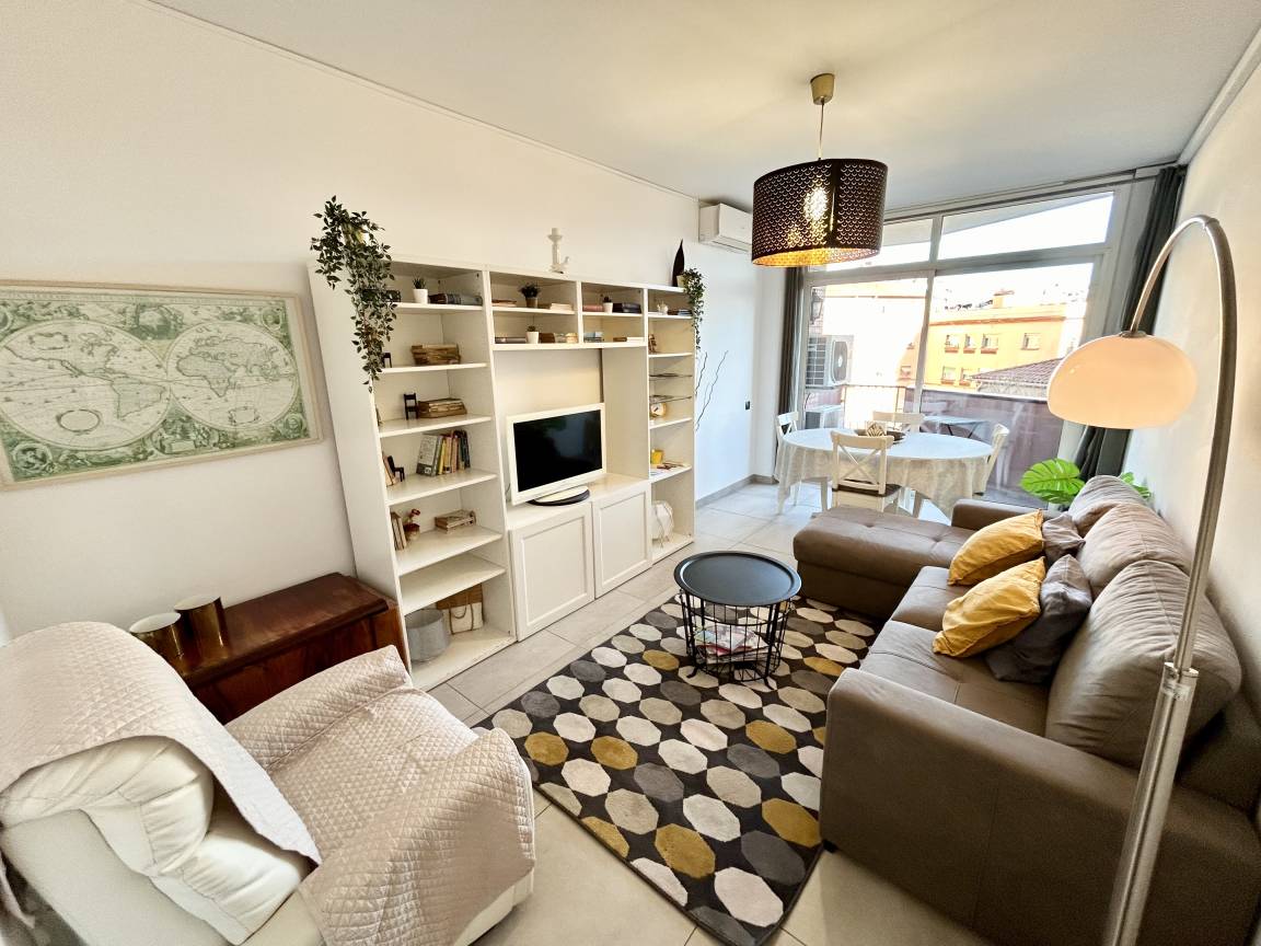 90 M² Apartamento ∙ 4 Habitaciones ∙ 7 Huéspedes - Barcelona