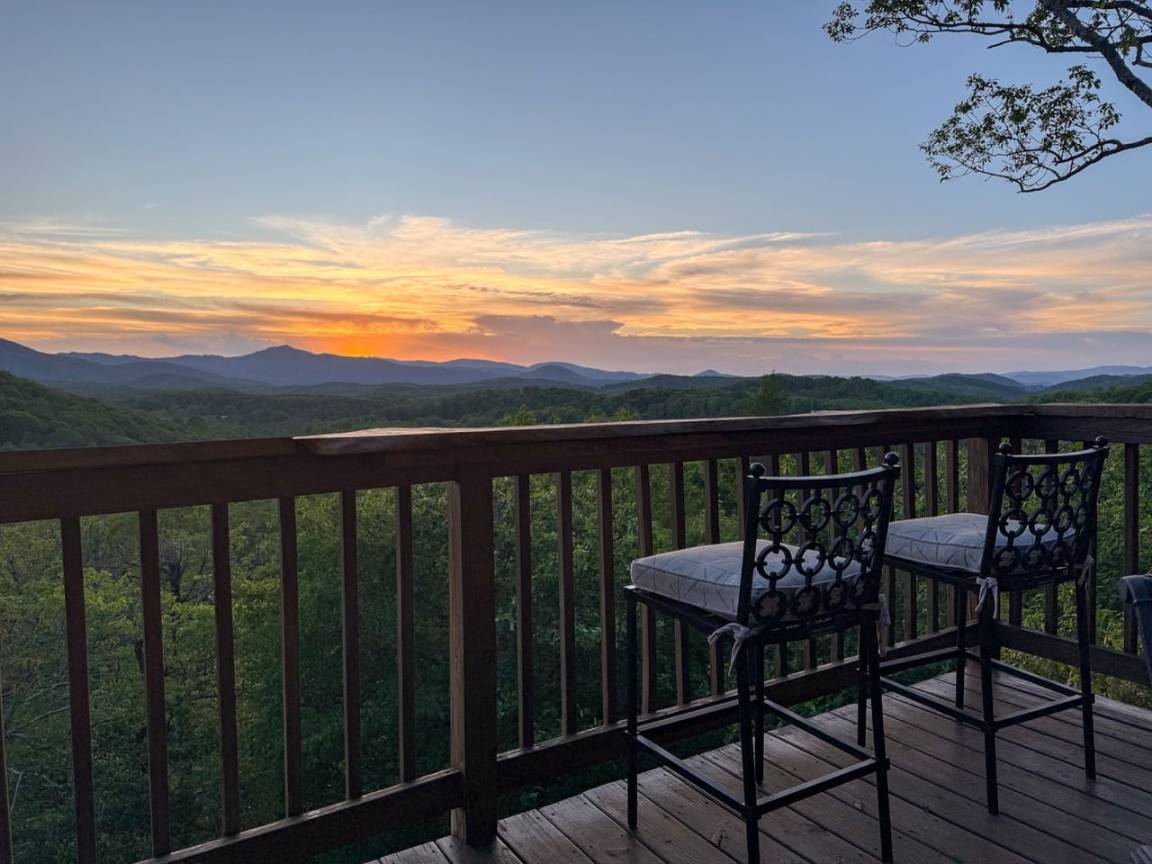169 M² Cabin ∙ 3 Bedrooms ∙ 7 Guests - Blowing Rock, NC