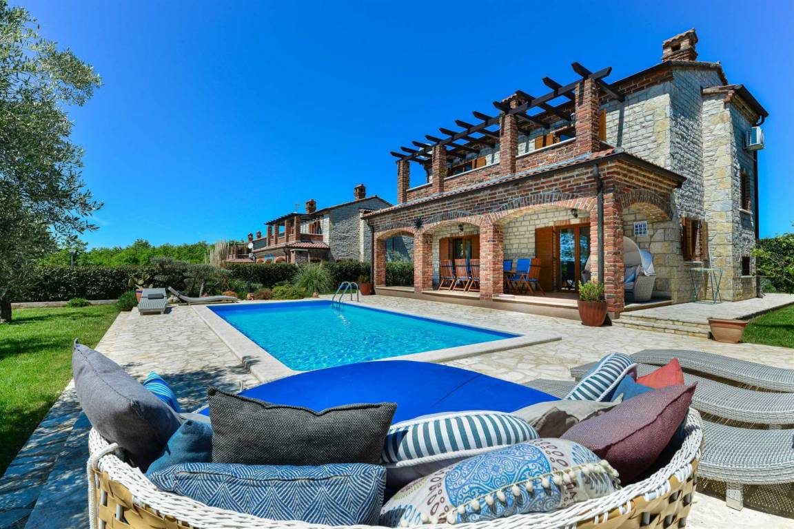 145 M² Villa ∙ 4 Bedrooms ∙ 10 Guests - Fažana