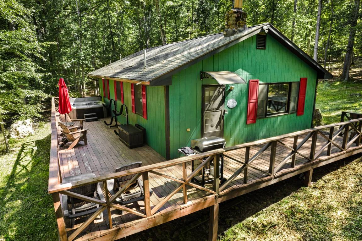 76 M² Cabin ∙ 2 Bedrooms ∙ 8 Guests - Berkeley Springs, WV