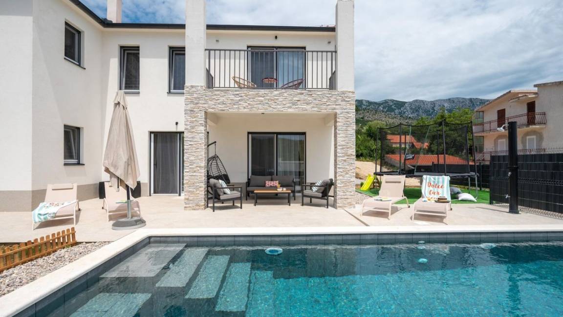 250 M² Ferienwohnung ∙ 4 Schlafzimmer ∙ 8 Gäste - Omiš