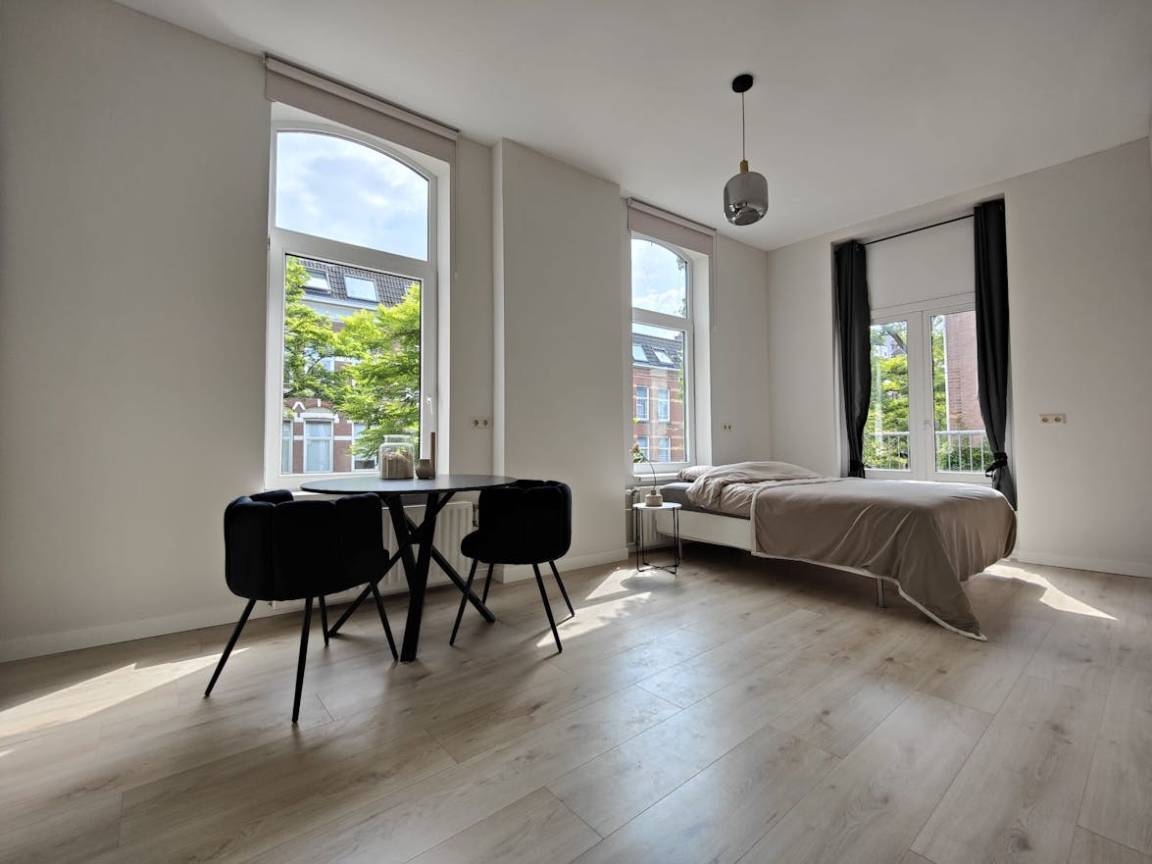 150 M² Private Room ∙ 1 Bedroom ∙ 1 Guest - Rotterdam