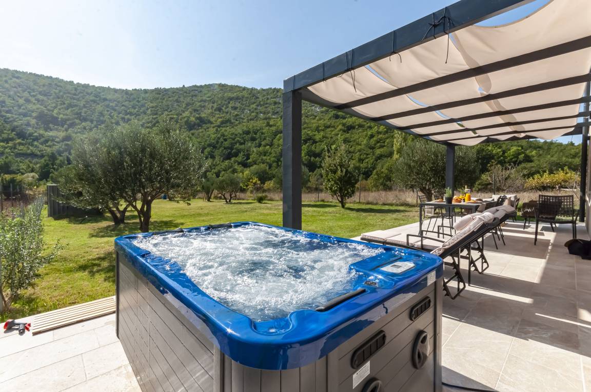 80 M² Huis ∙ 2 Slaapkamers ∙ 6 Gasten - Omiš