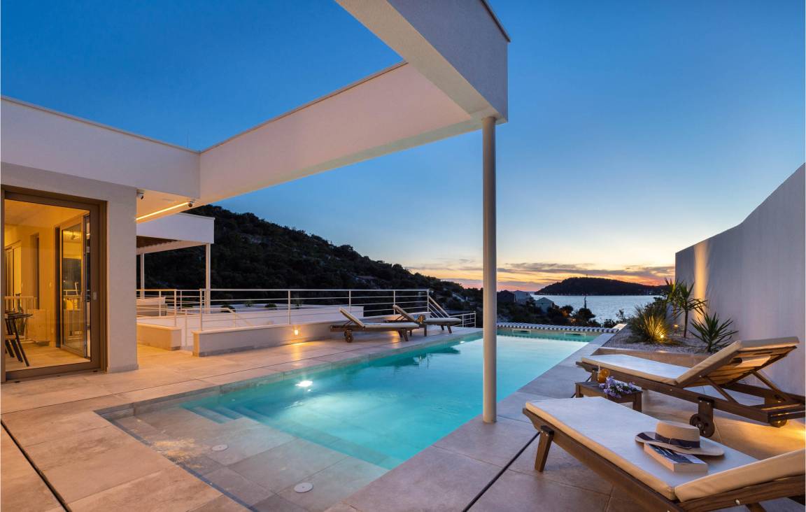 230 M² House ∙ 4 Bedrooms ∙ 8 Guests - Sevid