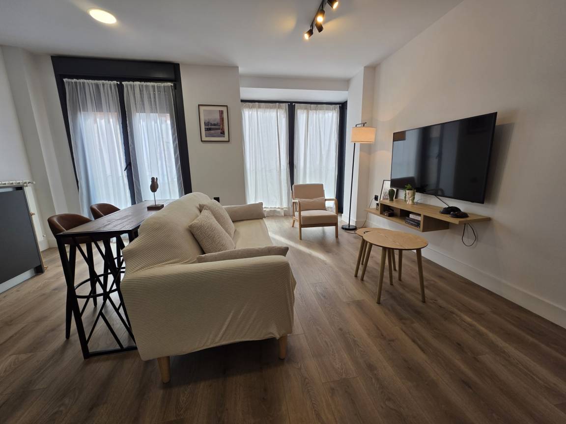 100 M² Apartamento ∙ 3 Habitaciones ∙ 6 Huéspedes - Gijón