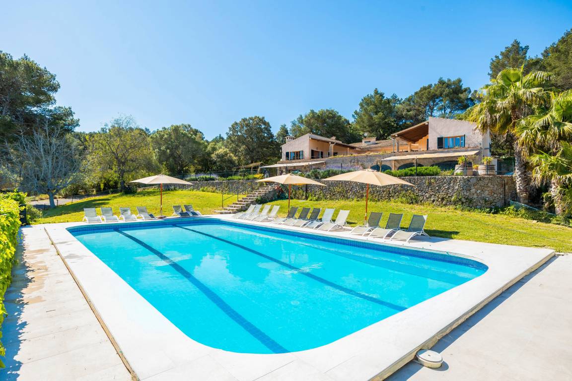 300 M² Finca ∙ 8 Bedrooms ∙ 16 Guests - Palma