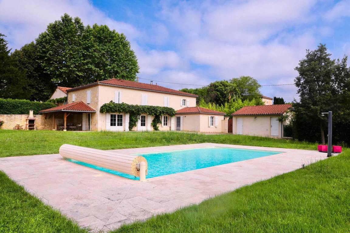263 M² Gîte ∙ 4 Chambres ∙ 8 Personnes - Duravel