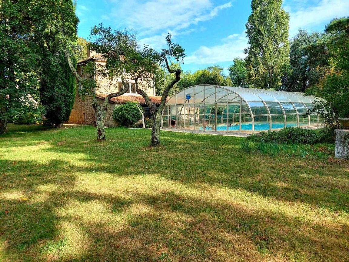 240 M² Gîte ∙ 5 Chambres ∙ 10 Personnes - Puy-l'Évêque