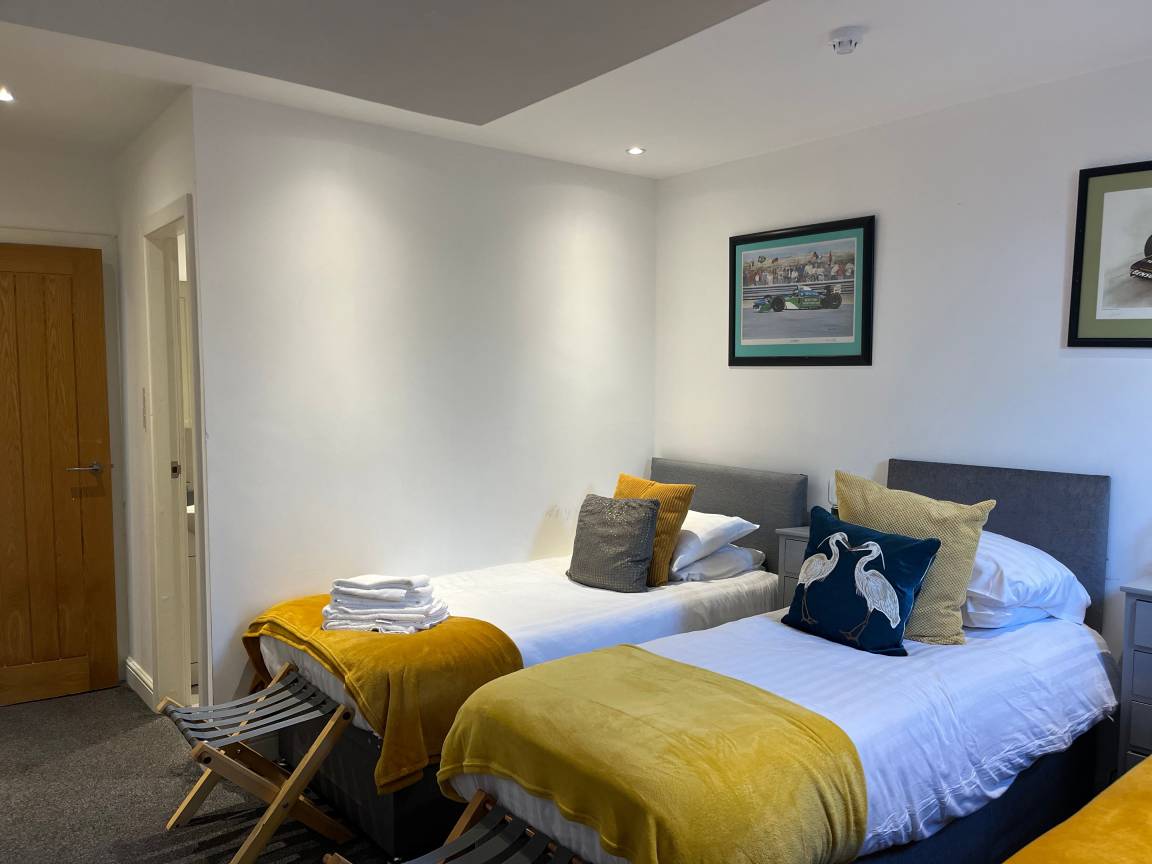 465 M² Casa Flotante ∙ 6 Habitaciones ∙ 16 Huéspedes - Wirral
