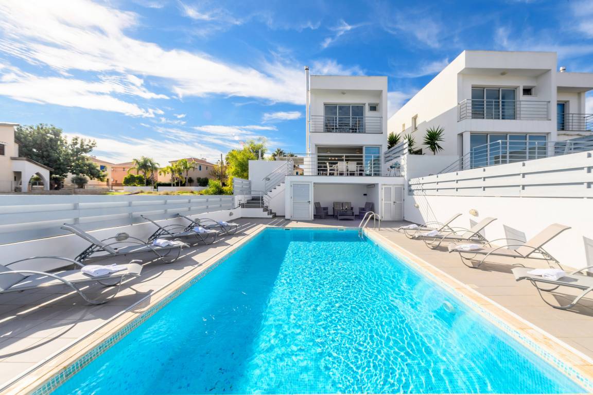160 M² Villa ∙ 4 Habitaciones ∙ 8 Huéspedes - Protaras
