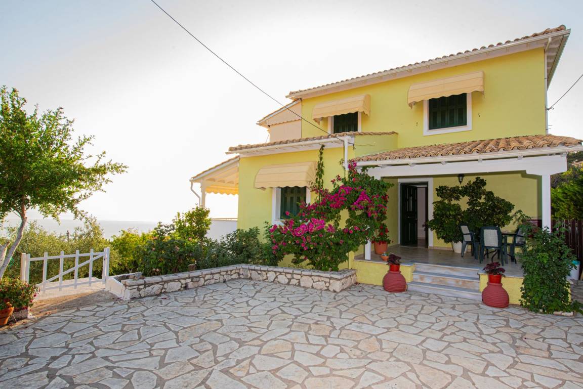 119 M² Villa ∙ 4 Bedrooms ∙ 8 Guests - Lefkada