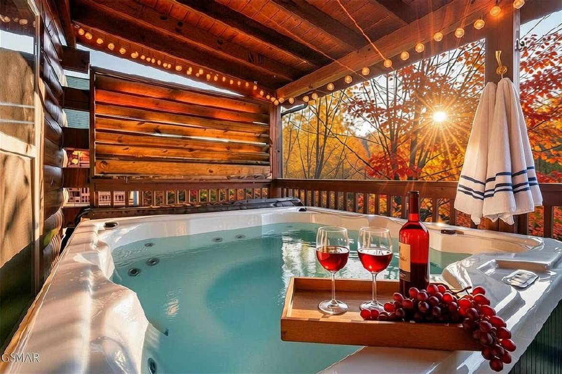 Apartment ∙ 2 Bedrooms ∙ 9 Guests - Sevierville, TN