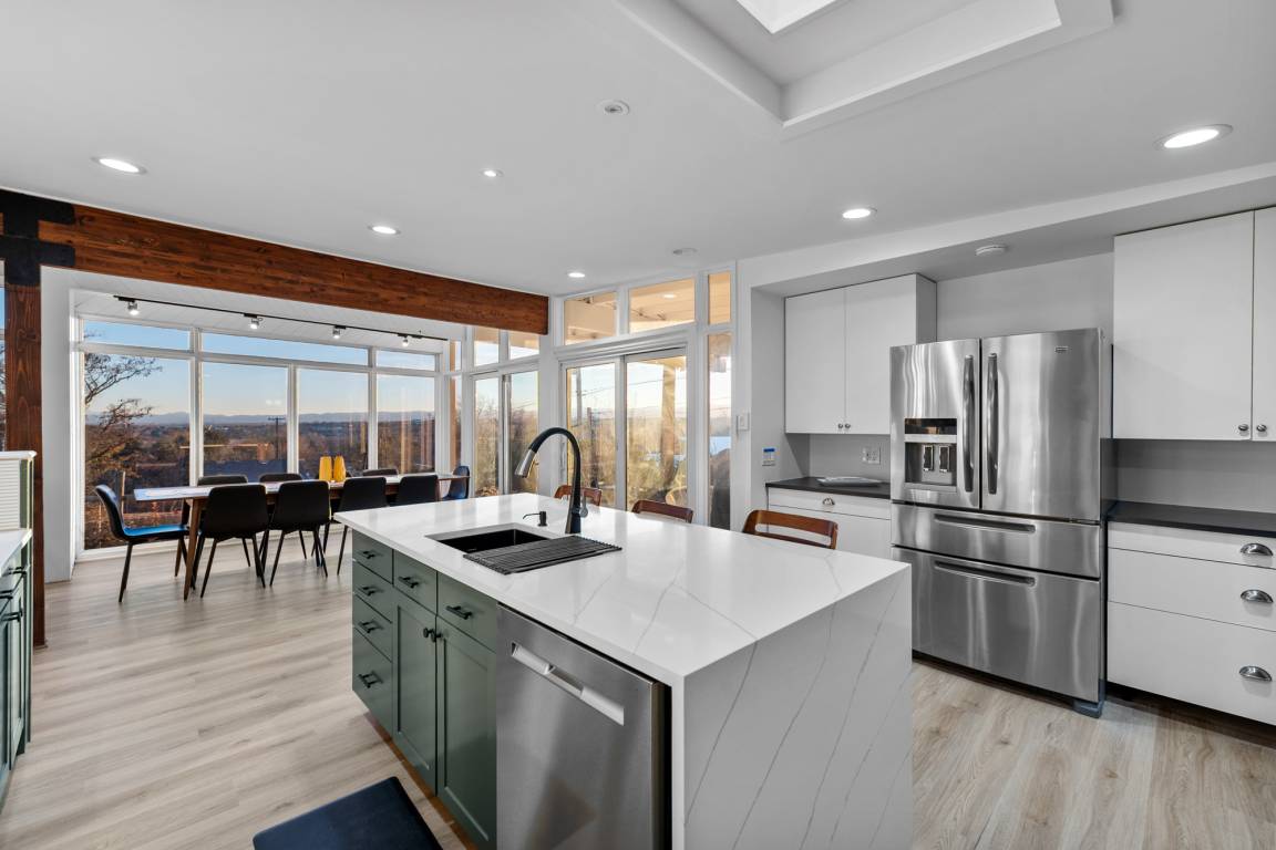 House ∙ 5 Bedrooms ∙ 10 Guests - Brighton, CO