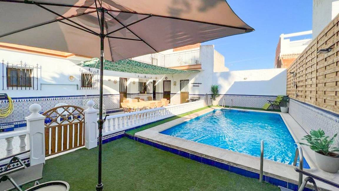 256 M² Casa ∙ 6 Habitaciones ∙ 14 Huéspedes - La Carlota